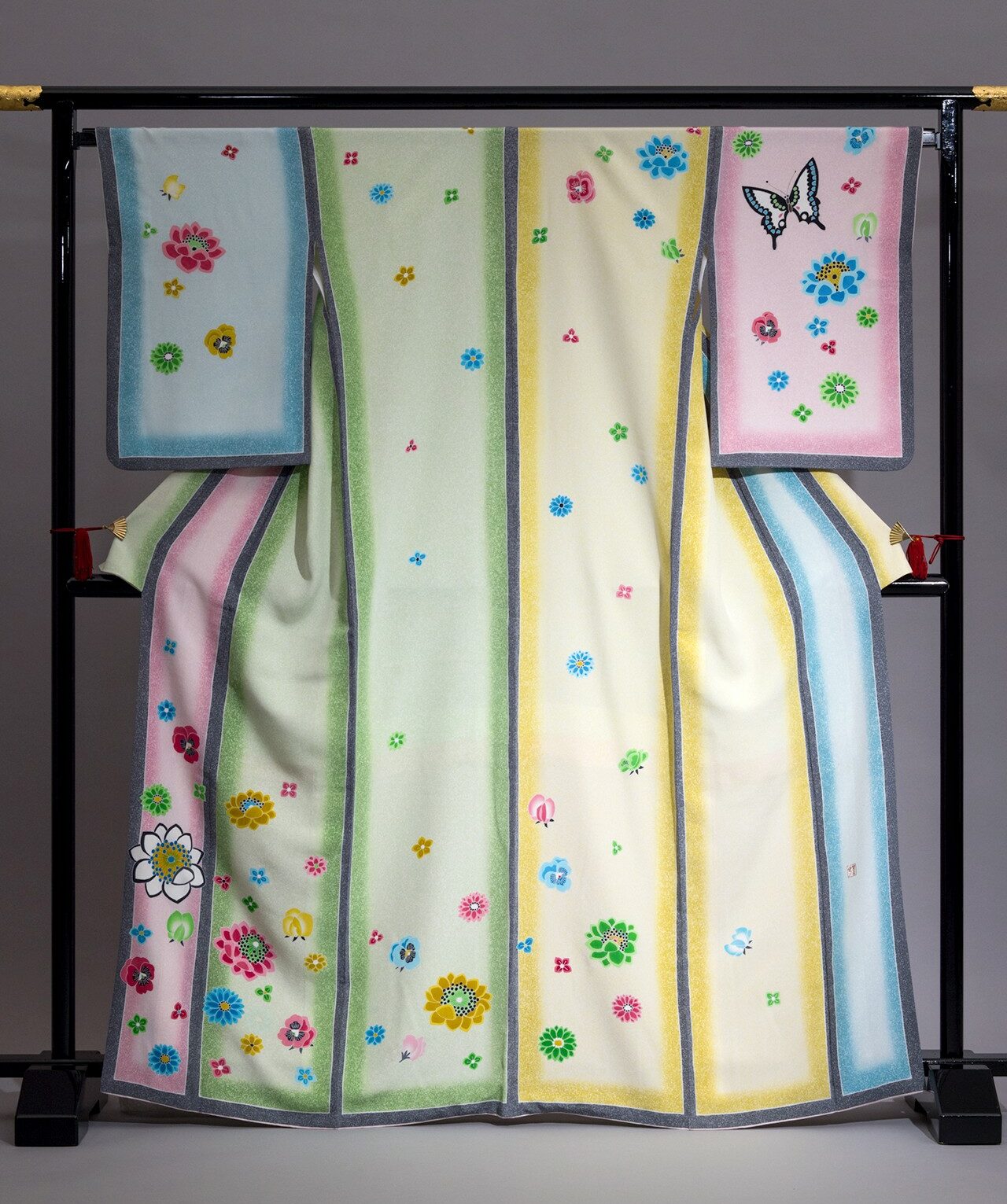 Unveiling the Beauty of Yuzen Dyeing: An Art Form Born in Kyoto | Universe of Kogei | Kogei Art ...